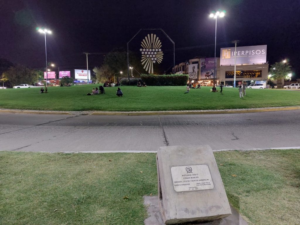 Hora del Planeta: Se apagaron las luces de la rotonda del mapa - Diario ...