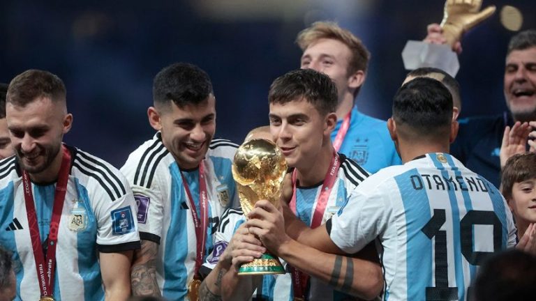 La increíble decisión de Dybala con su medalla de campeón del mundo ...
