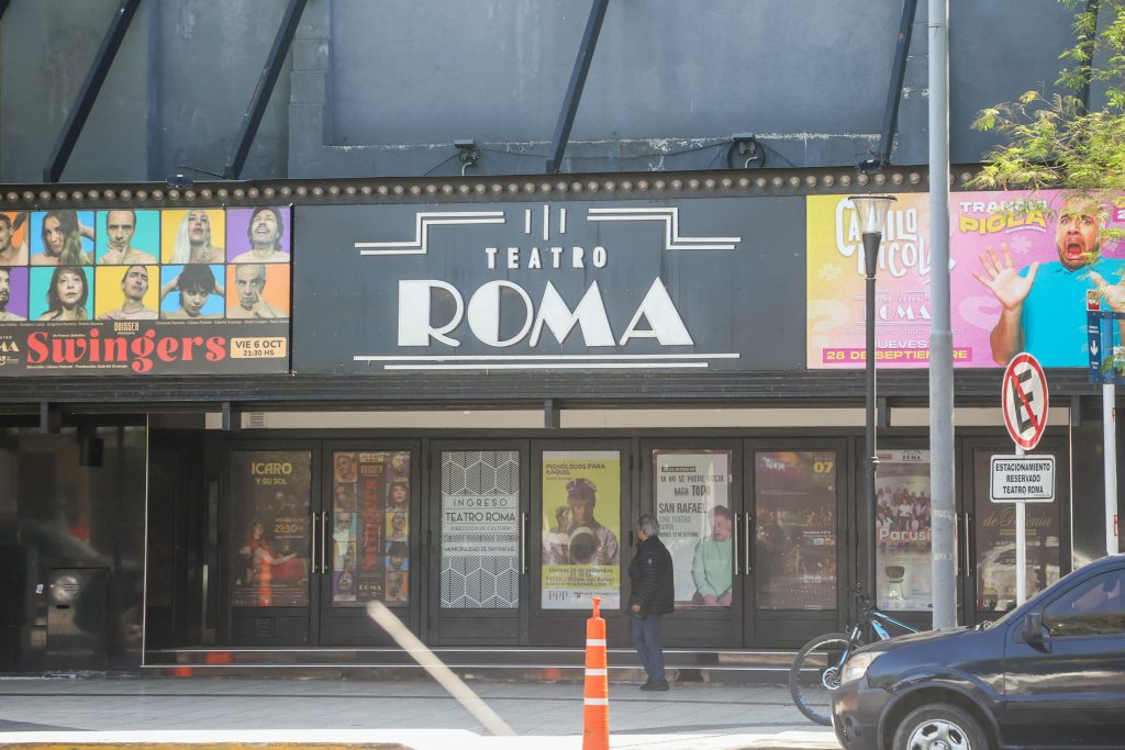 El Cine Teatro Roma cuenta con una interesante variedad de espectáculos ...