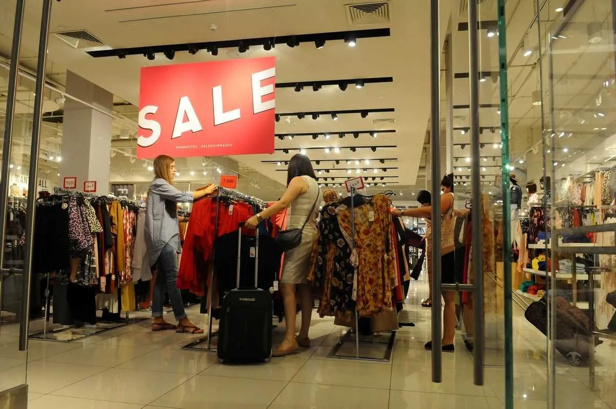 Boom de compras: las cuatro razones detrás de la invasión de mendocinos a Chile - Diario San Rafael