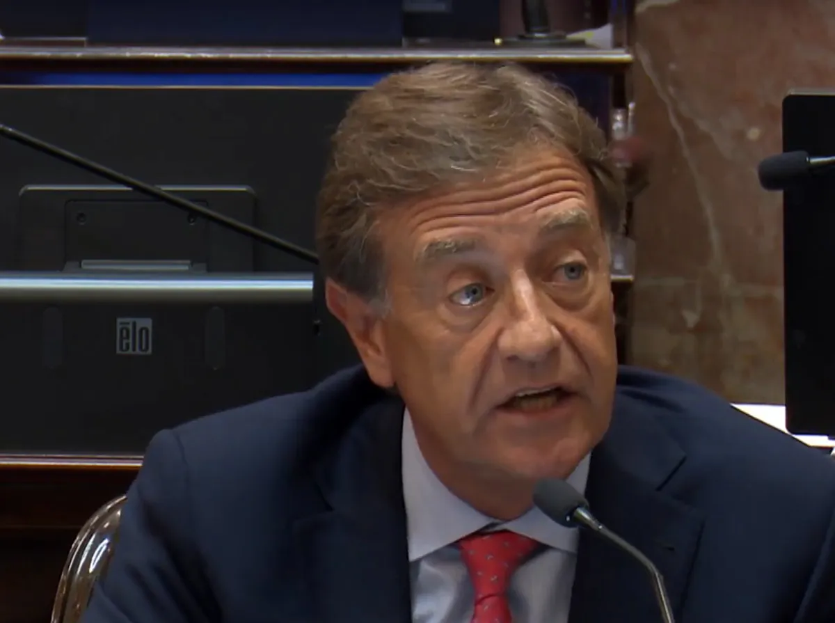 Rodolfo Suárez criticó el aumento en Senadores: “Es un divorcio entre ...