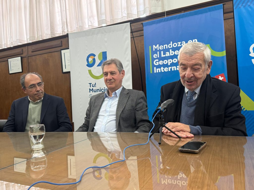 El intendente Omar Félix recibió a diplomáticos en la antesala del ...