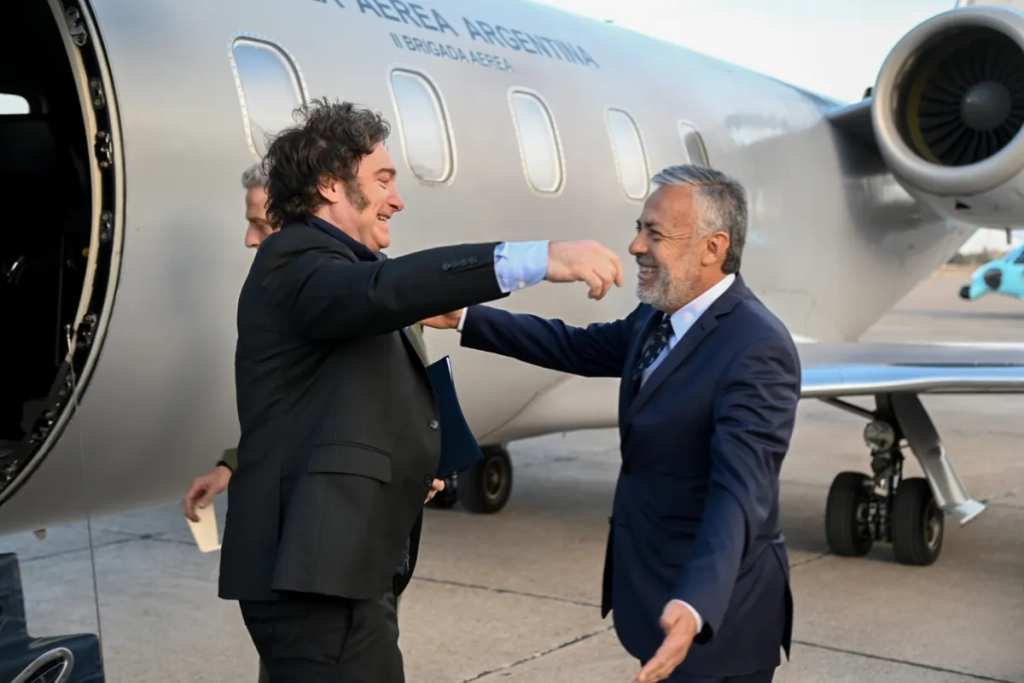 Fotos: Javier Milei trajo a Mendoza a Yuyito González en el avión ...
