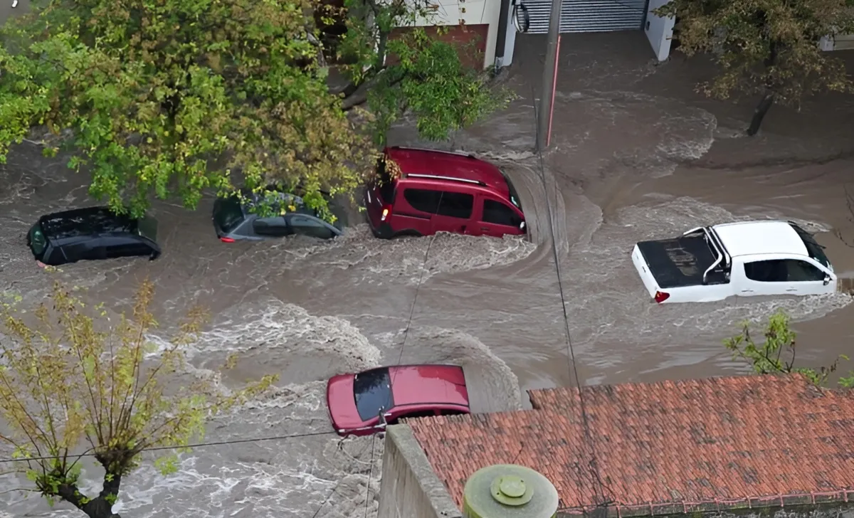 Qué cubren los seguros de autos y casas si hay una inundación en Mendoza - Diario San Rafael