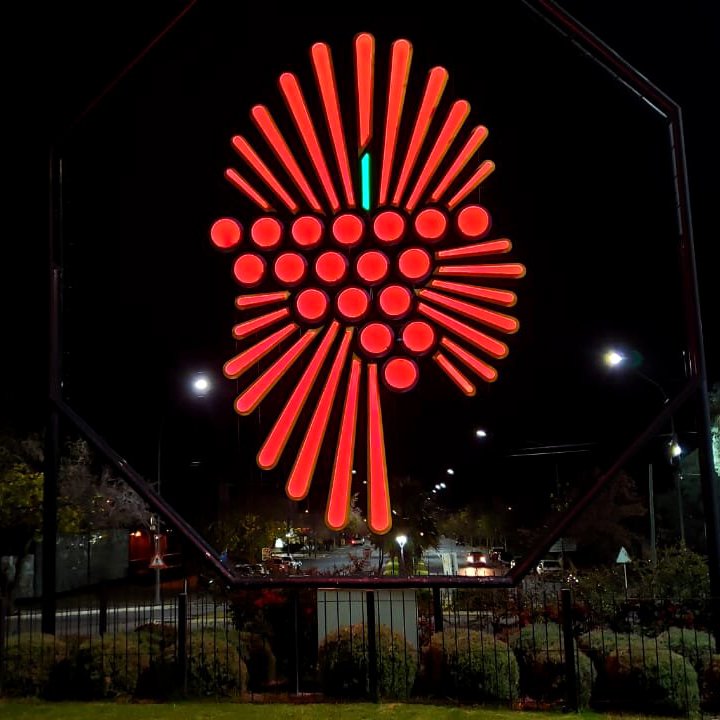 La rotonda del Mapa se iluminó de “rojo” en el marco del Día de la ...