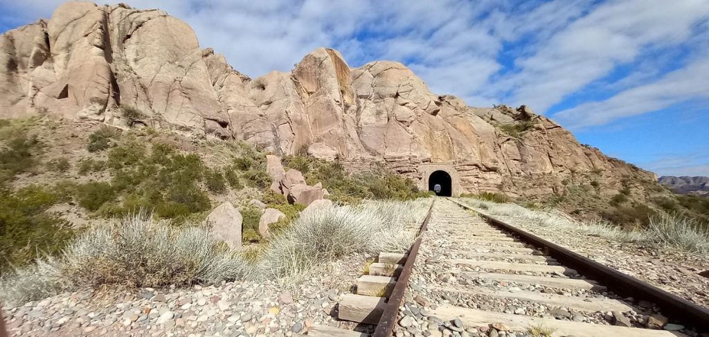 Mendoza cada vez más lejos: Un tren al Este sí, pero al Sur no - Diario ...