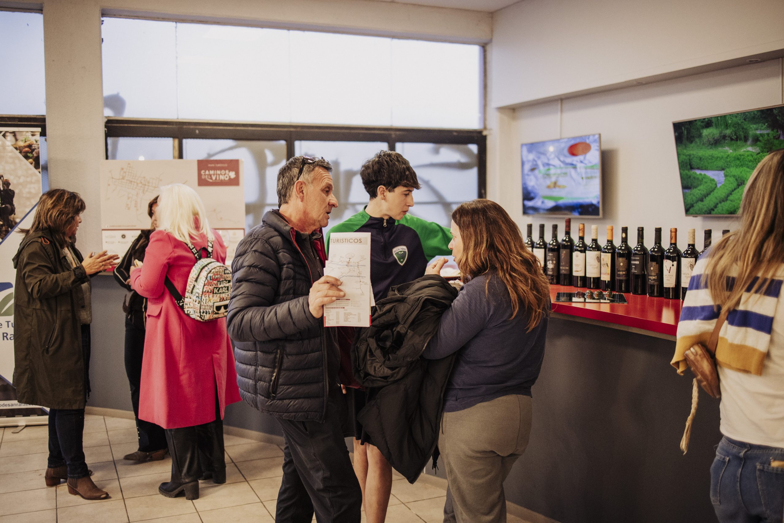 Degustaciones de vino gratuitas para visitantes en el aeropuerto y la ...