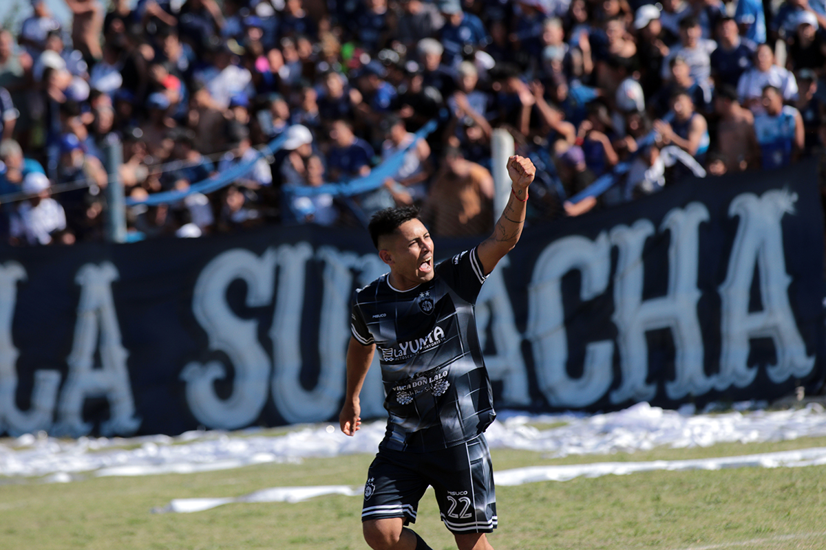 Julián Forquera refuerza el ataque de Huracán para el Torneo Regional ...